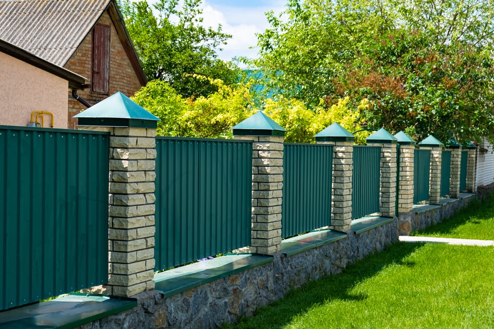 Aluminum Fence Installation: Top 7 Reasons to Choose Aluminum Fencing ...